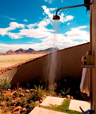 Luxe Lavs: Desert Showers Bring May Flowers