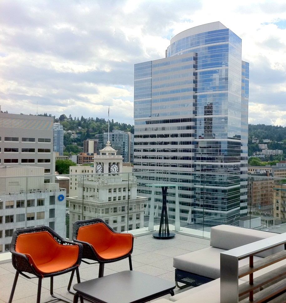 8 Can't-Miss Hotel Rooftop Bars You Can Visit Around the World