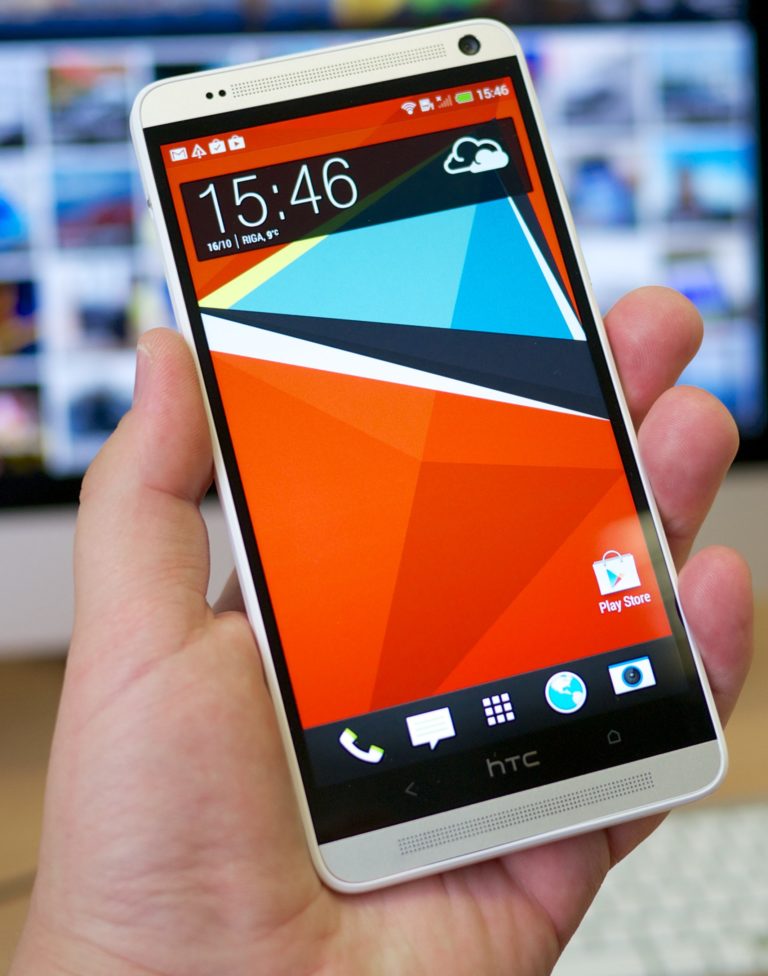 Travel Tip: Using a Smartphone While You're Traveling Internationally